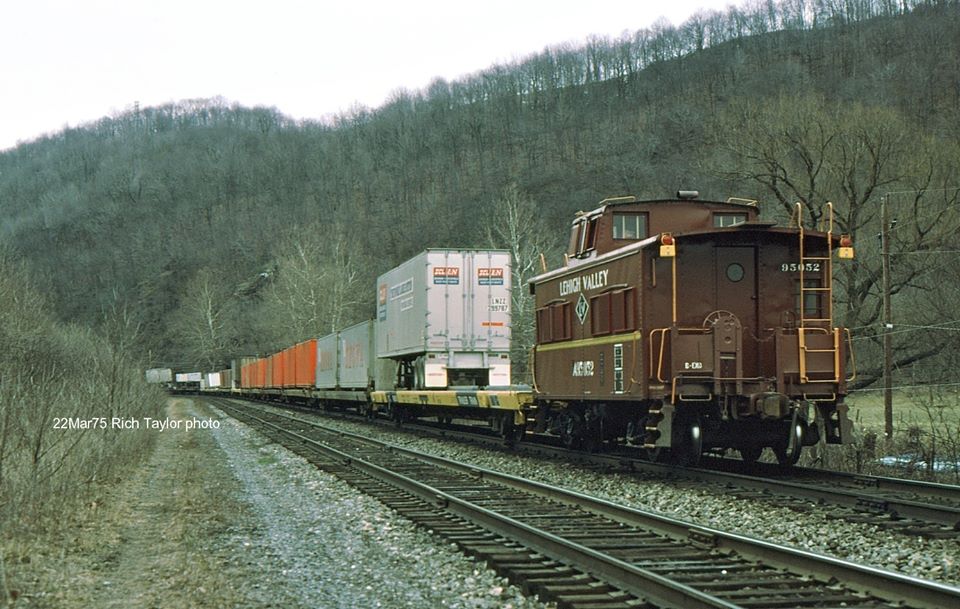 Lehigh Valley Caboose 95052 at Bethlehem, PA - ARHS Digital Archive